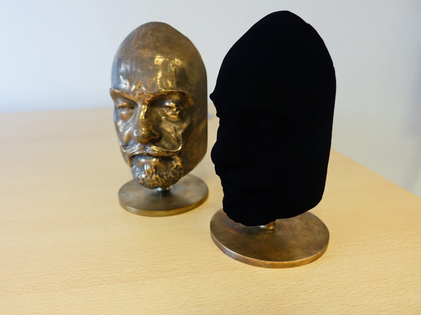 Vantablack y la búsqueda de un negro más negro – Probeta Mag